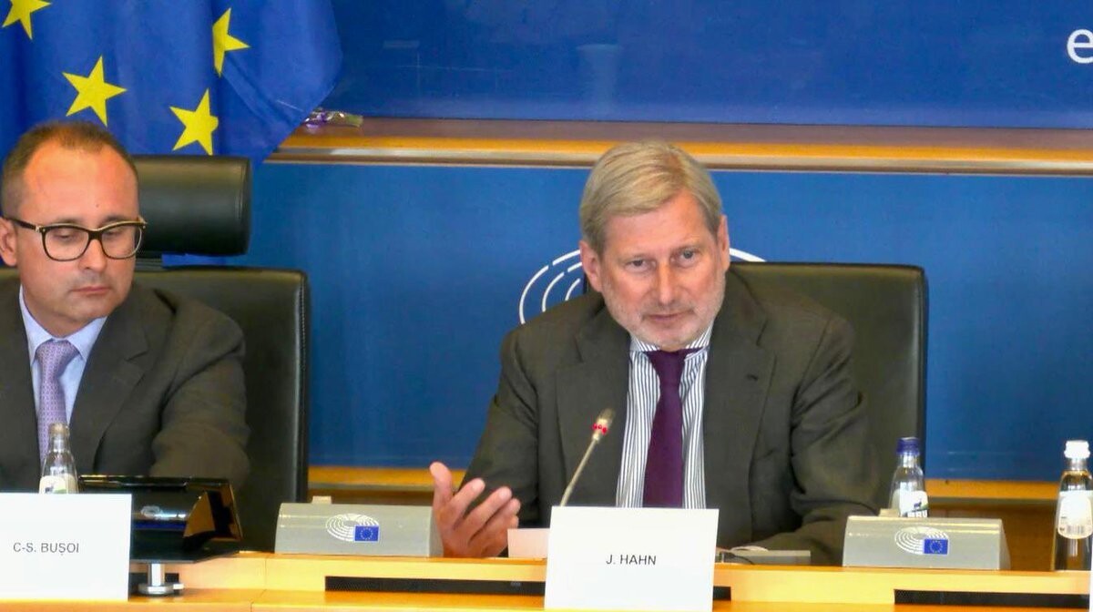 Veronica Gaffey (@EC_DIGIT_director_general@ec.social-network.europa.eu ...