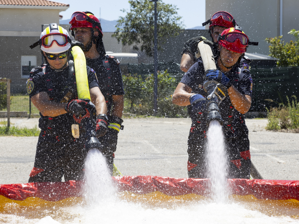 European Commission: "👨‍🚒👩‍🚒 European firefighters are ready to tackle ...
