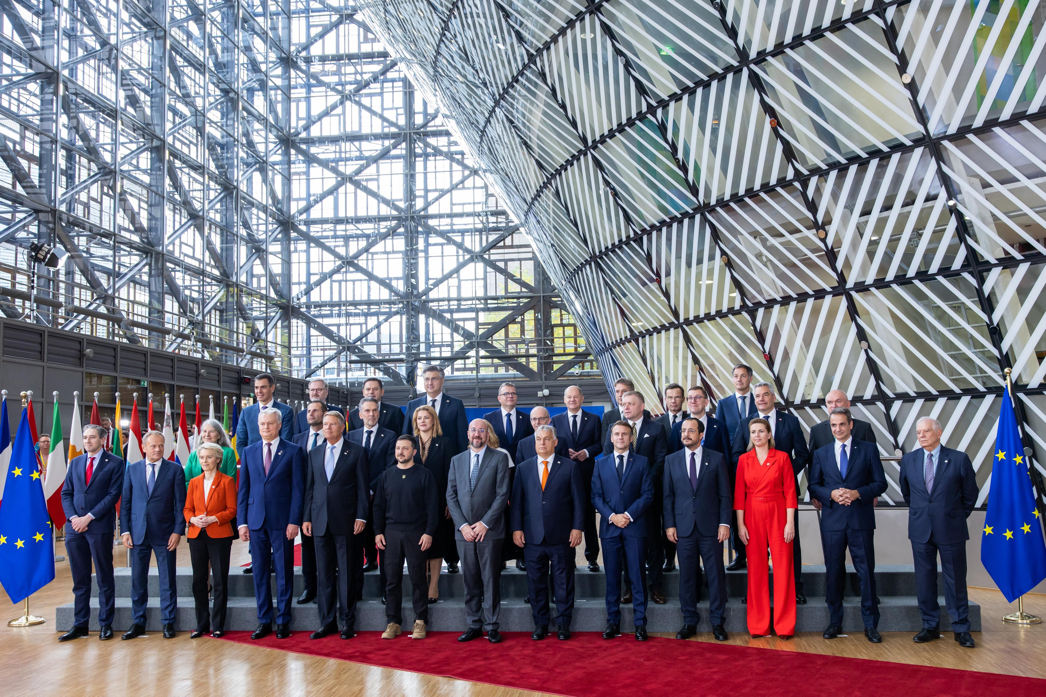 European Commission: "Leaders met yesterday in Brussels for #EUCO to di ...
