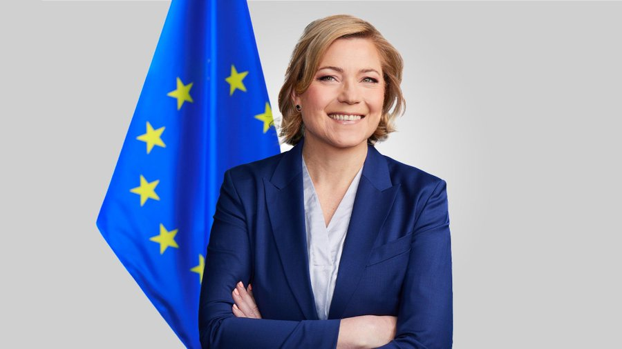 Veronica Gaffey (@EC_DIGIT_director_general@ec.social-network.europa.eu ...